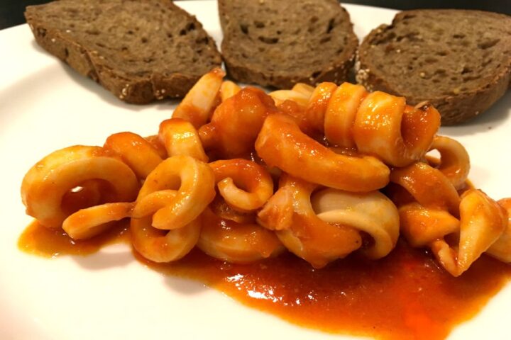 Calamari Stew in Tomato Sauce with Garlic Bruschetta - Recipes from Italy