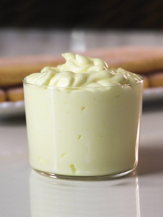 Crema Pasticcera (Italian Pastry Cream) - Recipes from Italy