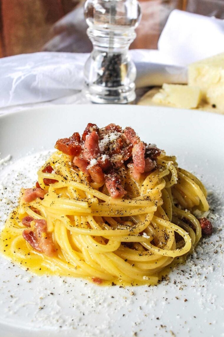 Traditional Italian Spaghetti Carbonara - Recipes from Italy