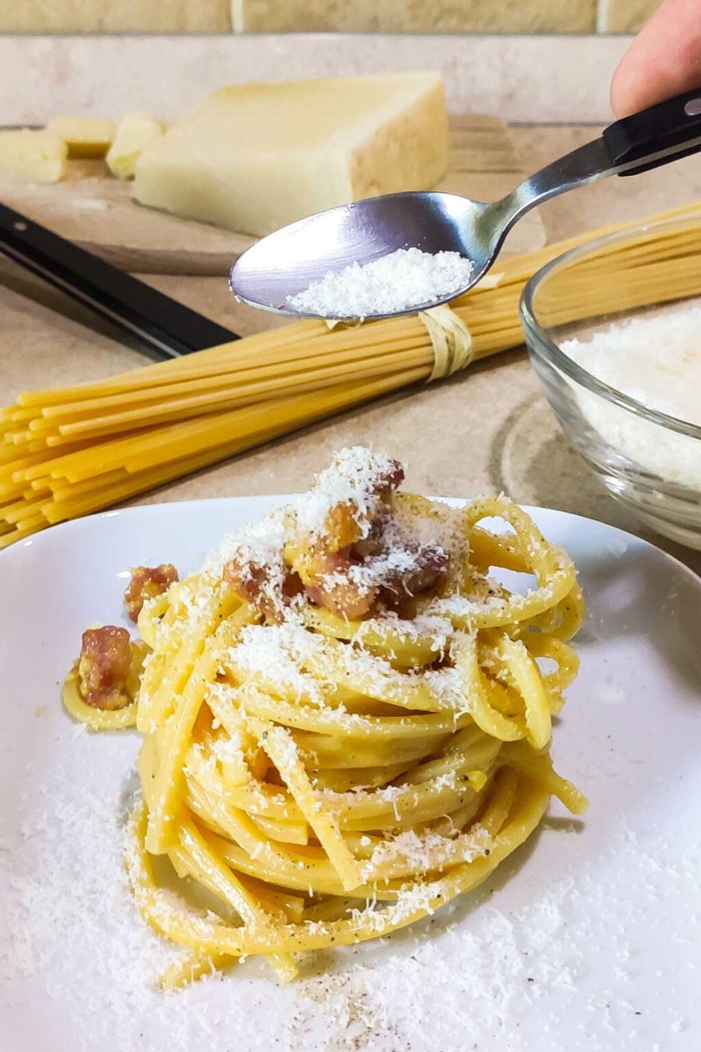 Traditional Italian Spaghetti Carbonara - Recipes from Italy