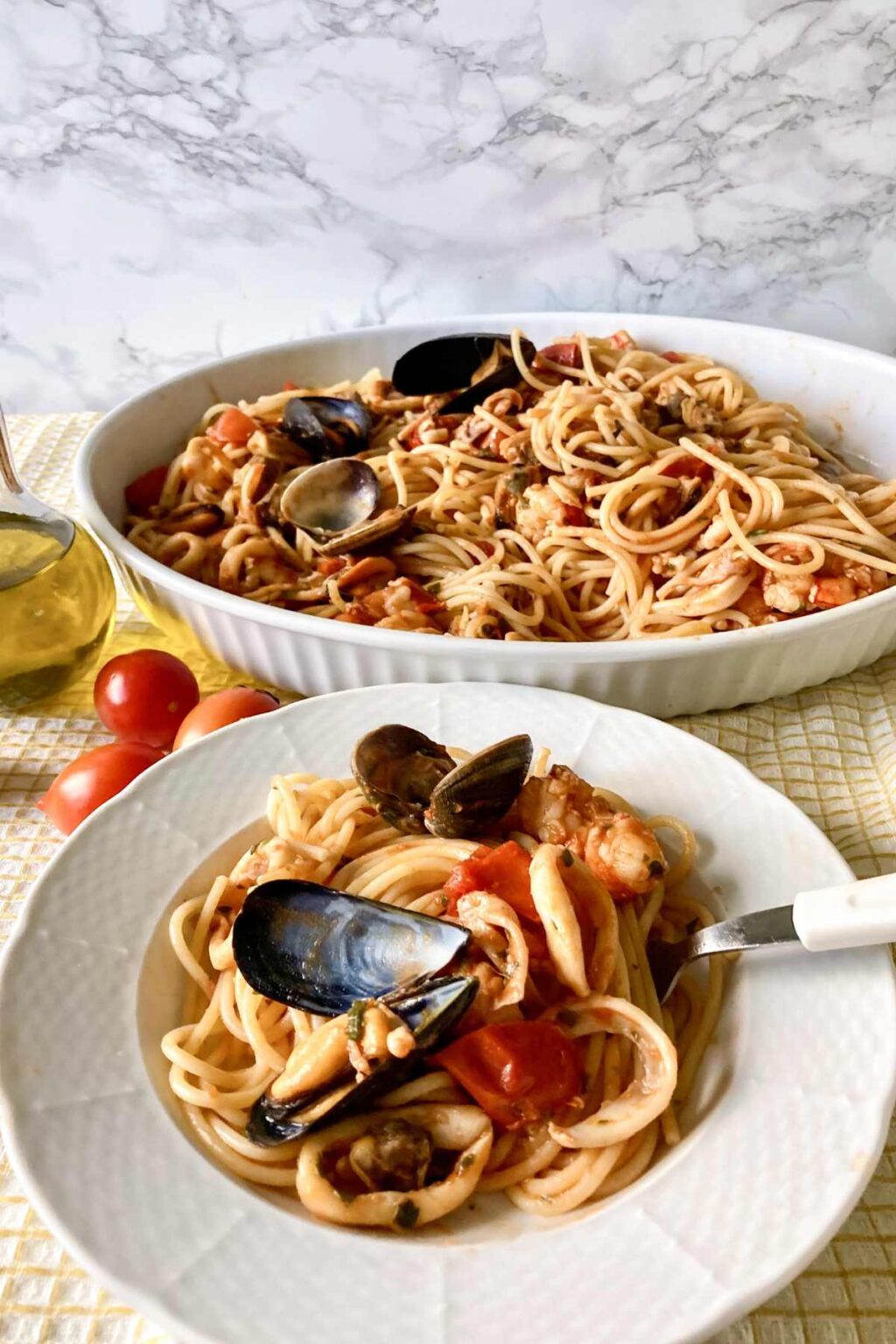 Spaghetti allo Scoglio (Italian Seafood Pasta Recipe) - Recipes from Italy