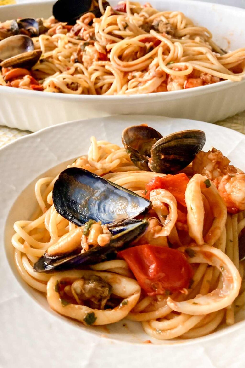 Spaghetti allo Scoglio (Italian Seafood Pasta Recipe) - Recipes from Italy