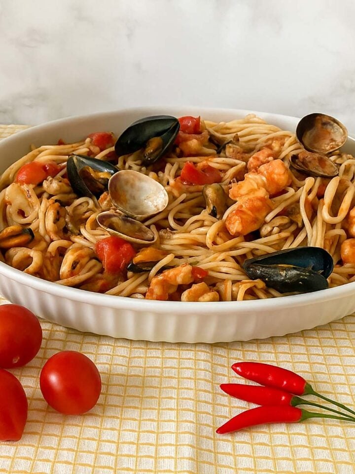 Spaghetti all’Assassina (Crispy Spicy Burnt Pasta from Bari) - Recipes ...