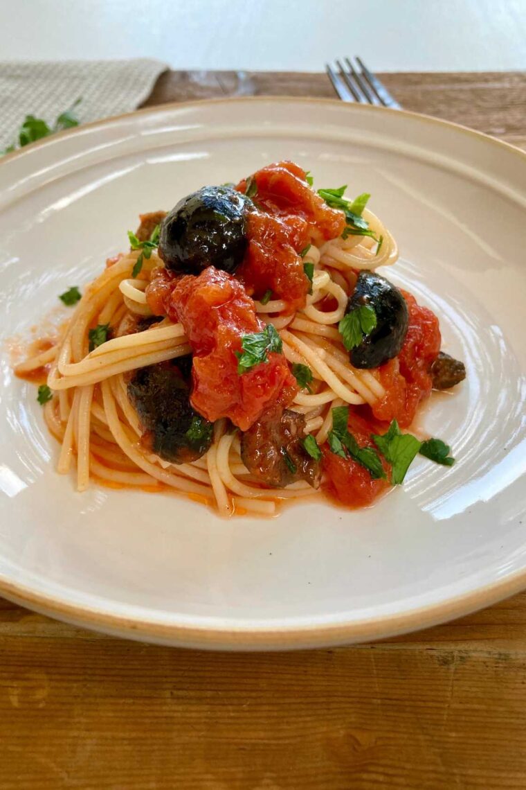 Authentic Italian Pasta Puttanesca Recipe - Recipes from Italy