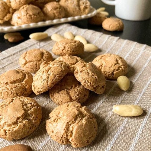Italian Amaretti Cookies Recipe - Recipes from Italy