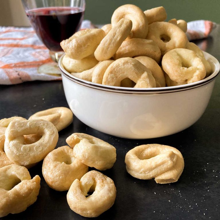 Taralli Recipe (Crunchy Italian Snack Rings from Puglia) - Recipes from ...