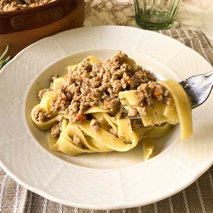 Authentic Italian Ragù Bianco Recipe (White Bolognese Sauce) - Recipes ...