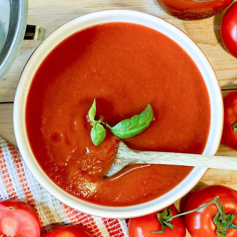 Tomato Passata Recipe (Passata di Pomodoro) - Recipes from Italy