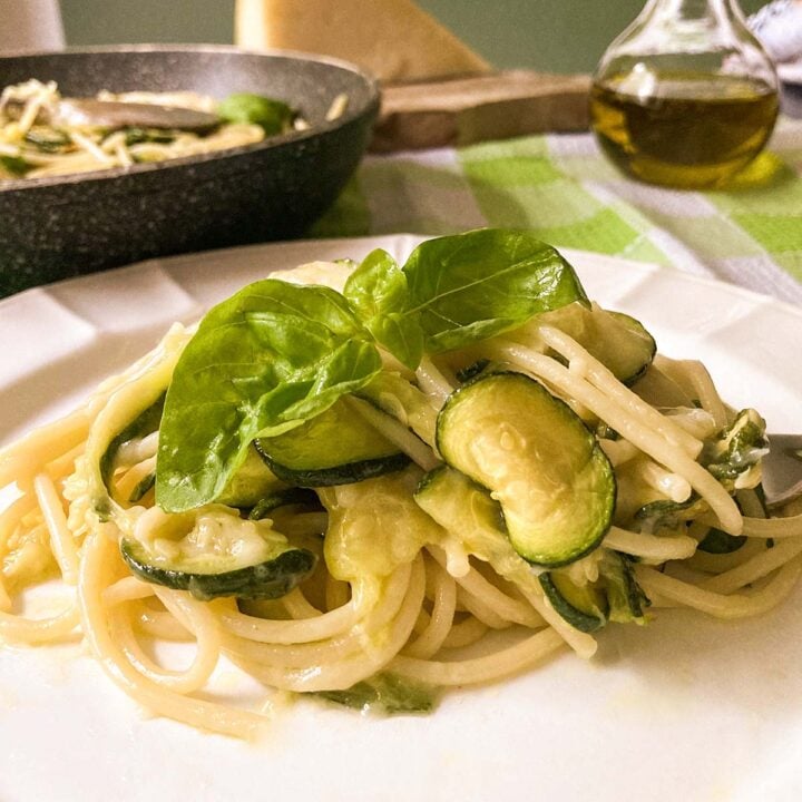 Spaghetti alla Nerano (Italian Zucchini Pasta from the Amalfi Coast ...