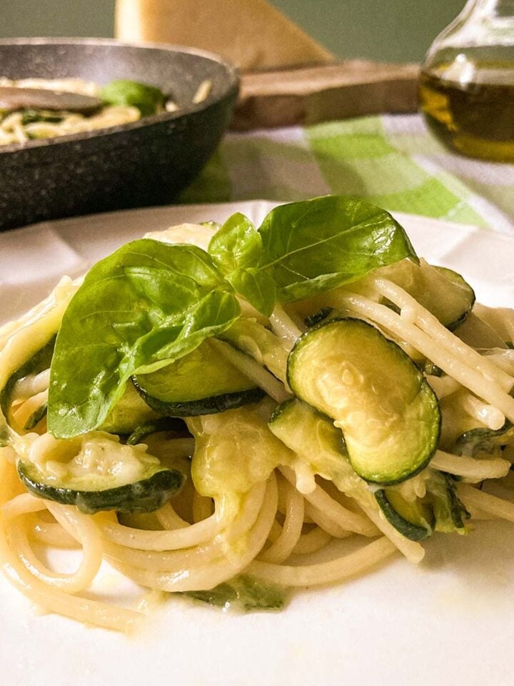 Long Pasta Recipes - Recipes from Italy