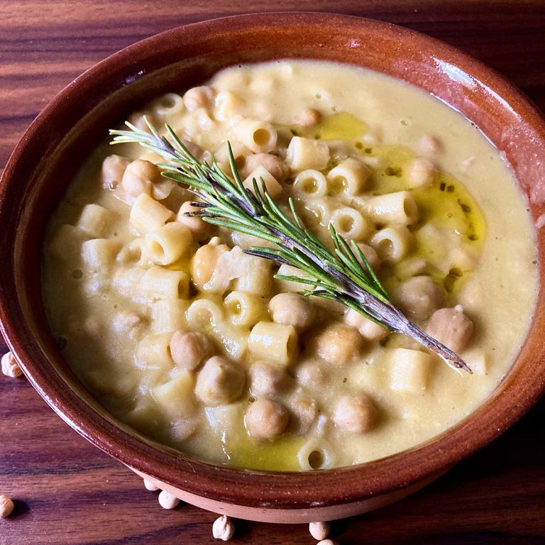Pasta e Ceci (Italian Pasta and Chickpea Soup) - Recipes from Italy