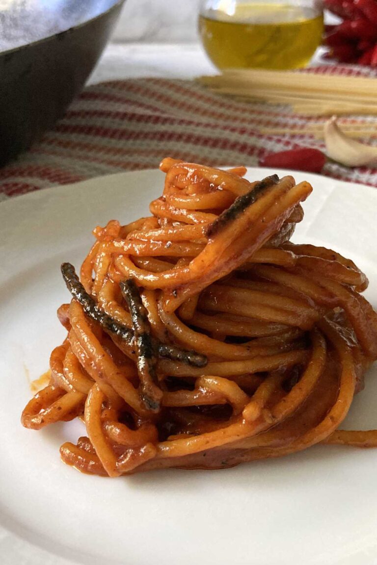 Spaghetti all’Assassina (Crispy Spicy Burnt Pasta from Bari) - Recipes ...