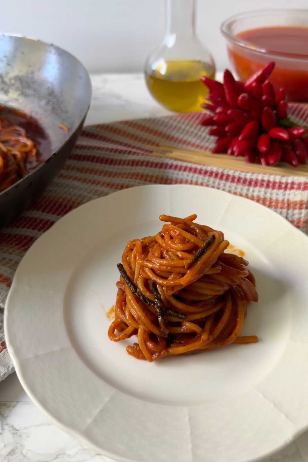 Spaghetti all’Assassina (Crispy Spicy Burnt Pasta from Bari) - Recipes ...