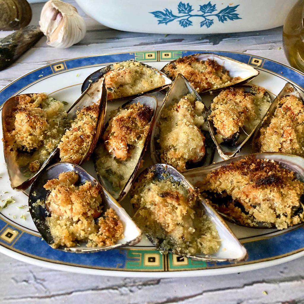 Cozze Gratinate (Classic Italian Stuffed Mussels) - Recipes from Italy