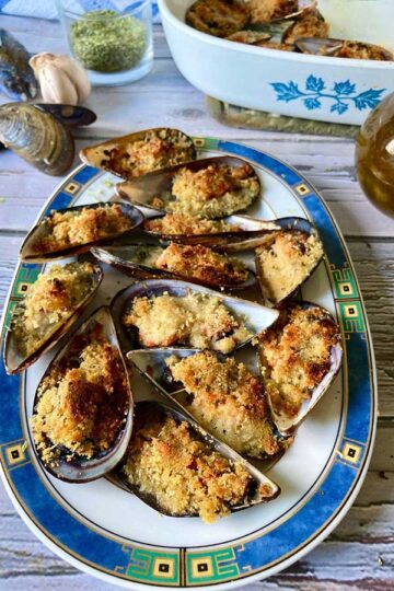 Cozze Gratinate (Classic Italian Stuffed Mussels) - Recipes from Italy
