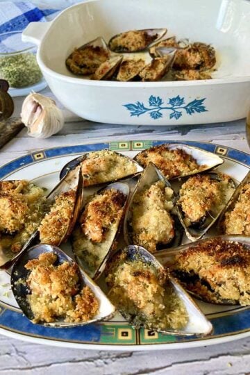 Cozze Gratinate (Classic Italian Stuffed Mussels) - Recipes from Italy