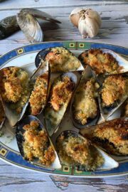 Cozze Gratinate (Classic Italian Stuffed Mussels) - Recipes from Italy