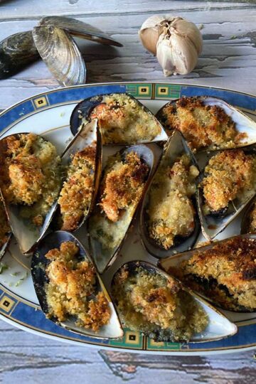 Cozze Gratinate (Classic Italian Stuffed Mussels) - Recipes from Italy