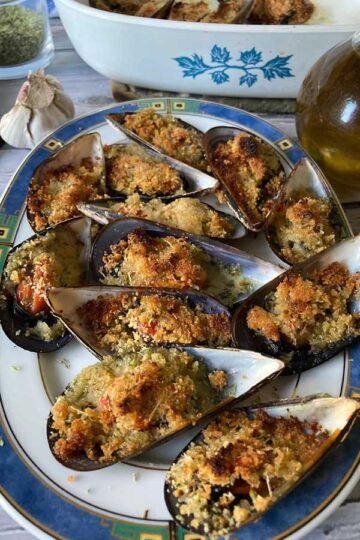 Cozze Gratinate (Classic Italian Stuffed Mussels) - Recipes from Italy