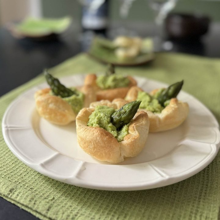 Asparagus Puff Pastry Baskets with Parmigiano Cream - Recipes from Italy