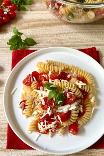 Pasta alla Crudaiola (Fresh Tomato Basil Pasta) - Recipes from Italy