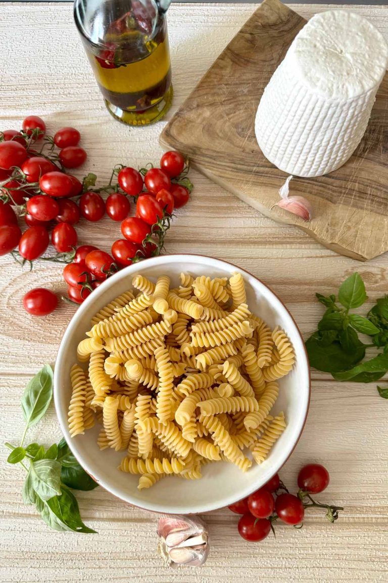 Pasta alla Crudaiola (Fresh Tomato Basil Pasta) - Recipes from Italy