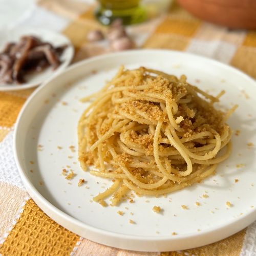 Spaghetti with Anchovies and Breadcrumbs - Recipes from Italy