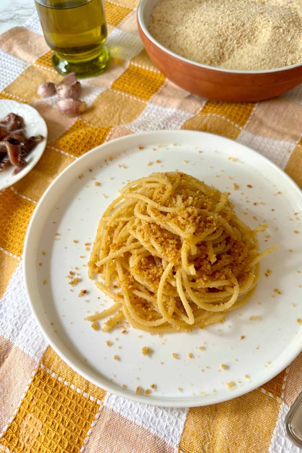 Spaghetti with Anchovies and Breadcrumbs - Recipes from Italy