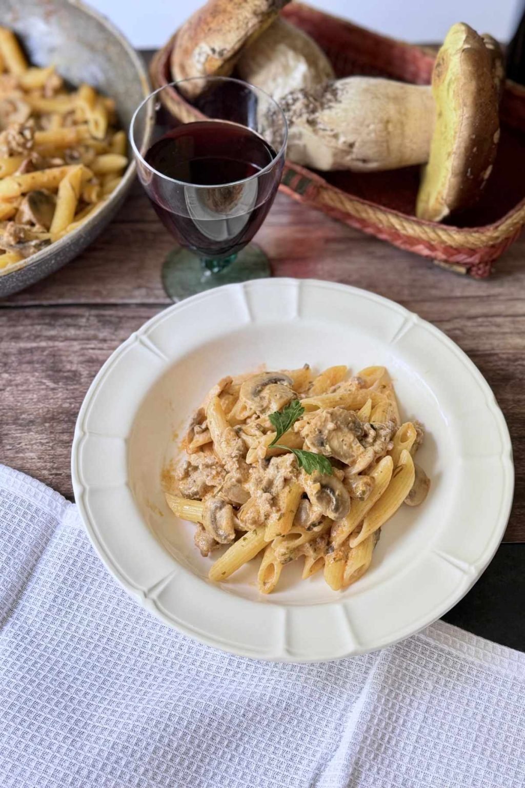 Pasta alla Boscaiola (Creamy Mushrooms & Sausage Pasta) - Recipes from ...