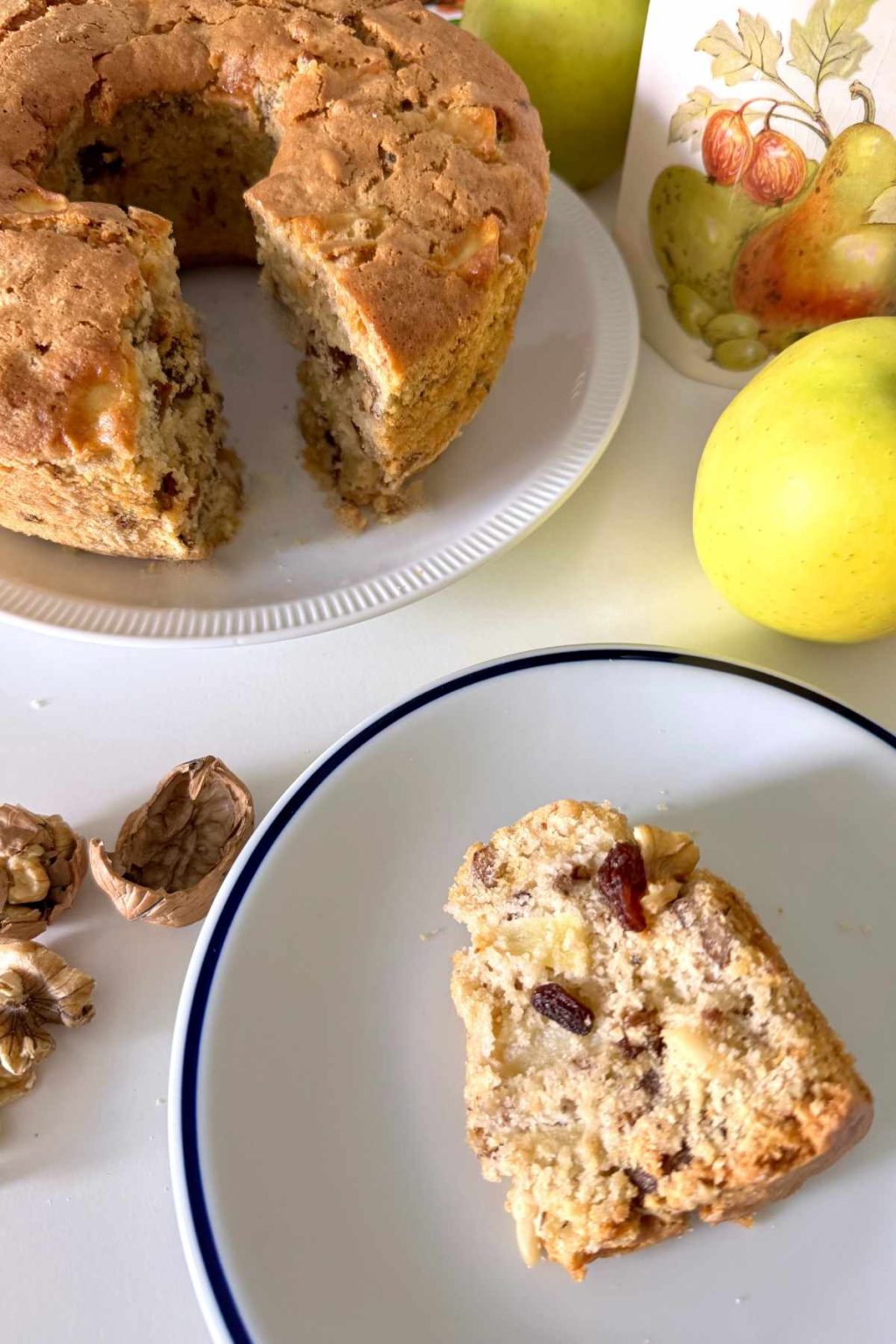 Italian Apple Walnut Bundt Cake (Ciambella con Mele e Noci) - Recipes ...