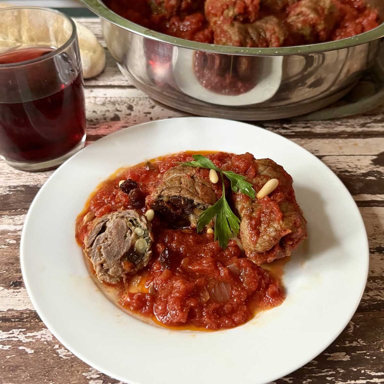 Braciole alla Napoletana (Italian Stuffed Beef Rolls) - Recipes from Italy