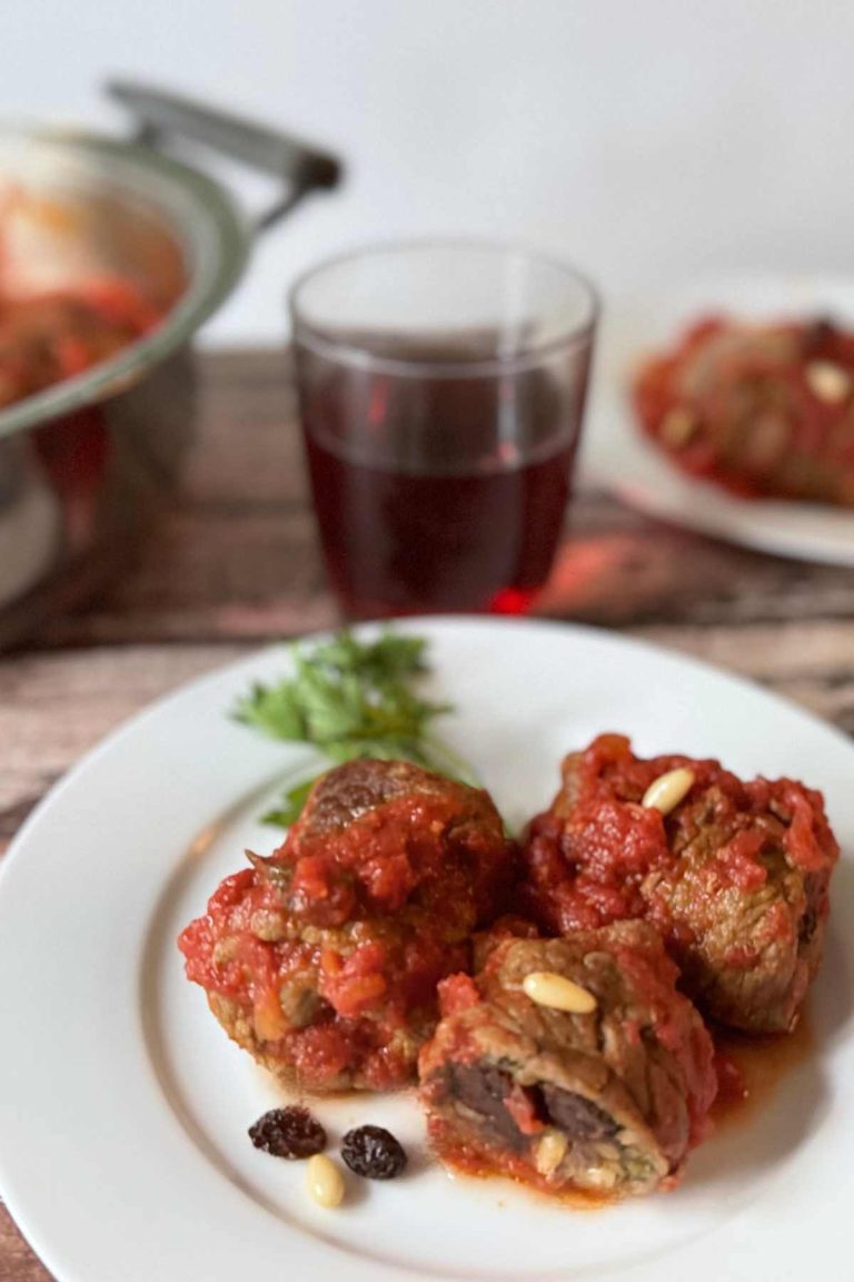 Braciole alla Napoletana (Italian Stuffed Beef Rolls) - Recipes from Italy