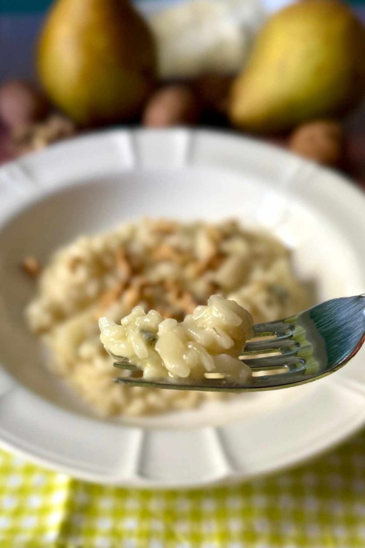 Risotto with Gorgonzola, Pear and Walnuts - Recipes from Italy