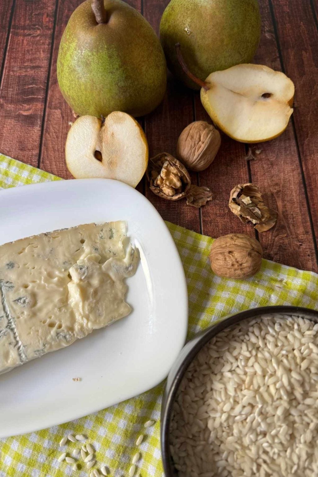 Risotto with Gorgonzola, Pear and Walnuts - Recipes from Italy