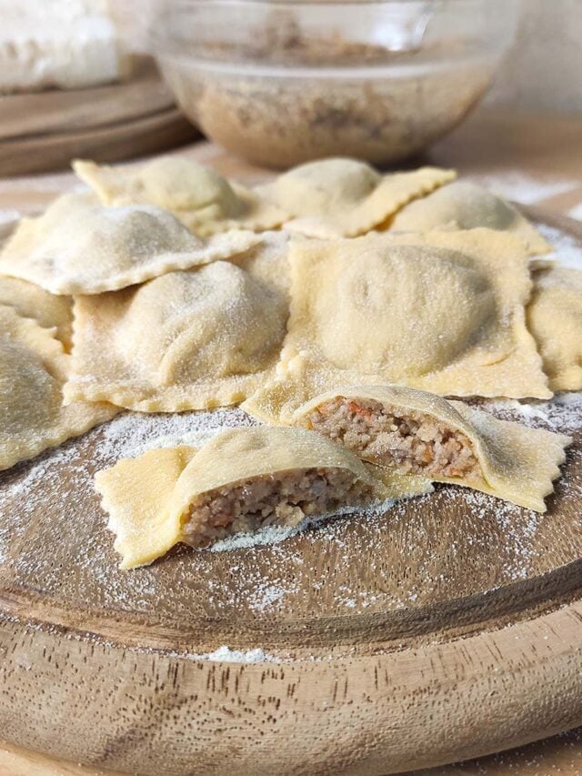 How to Make Homemade Ravioli: Dough, Shapes and Filling - Recipes from ...