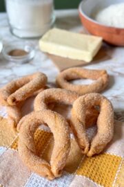 Torcetti al Burro (Traditional Italian Butter Cookies) - Recipes from Italy