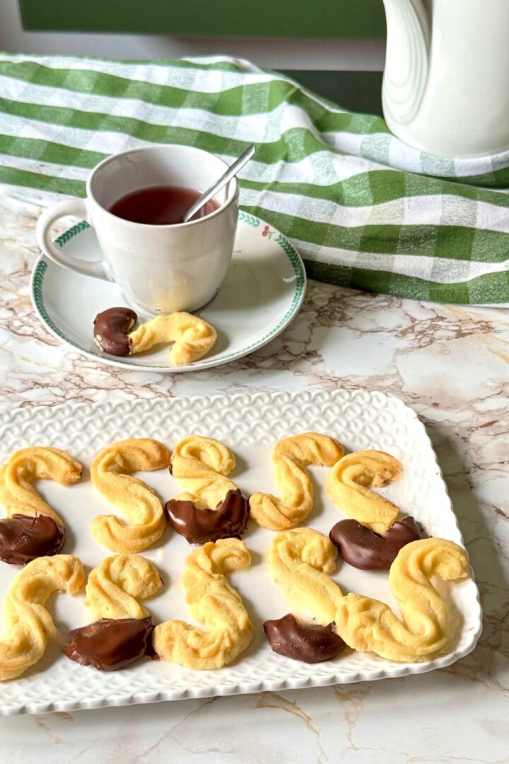 Biscotti a Esse (Italian S-Shaped Cookies) - Recipes from Italy