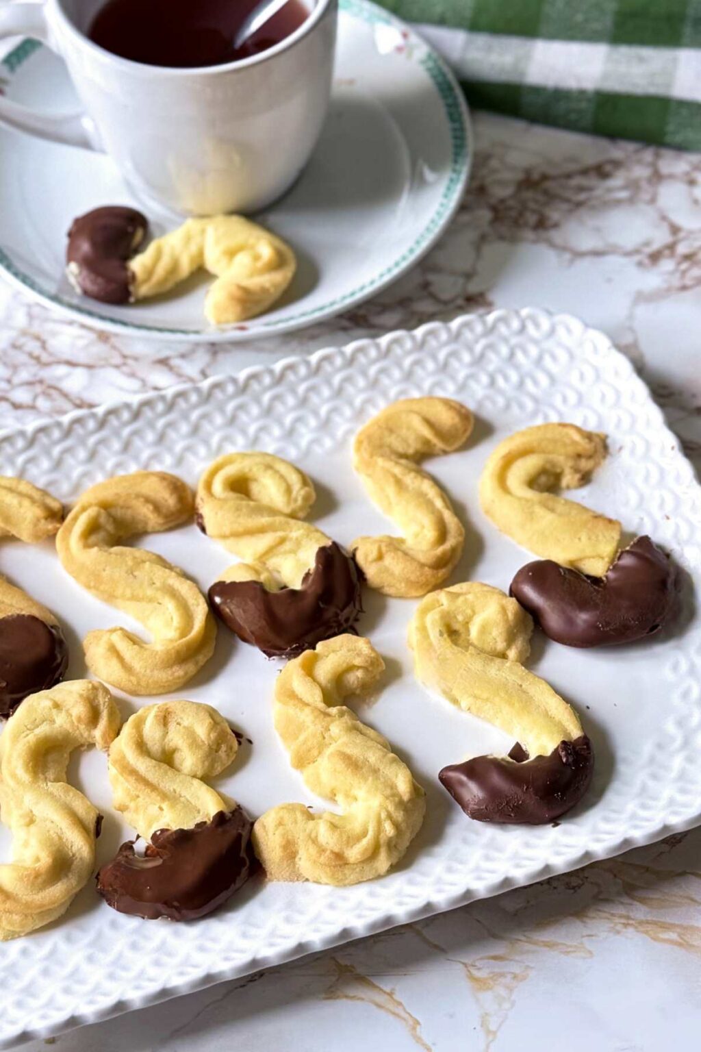 Biscotti a Esse (Italian S-Shaped Cookies) - Recipes from Italy