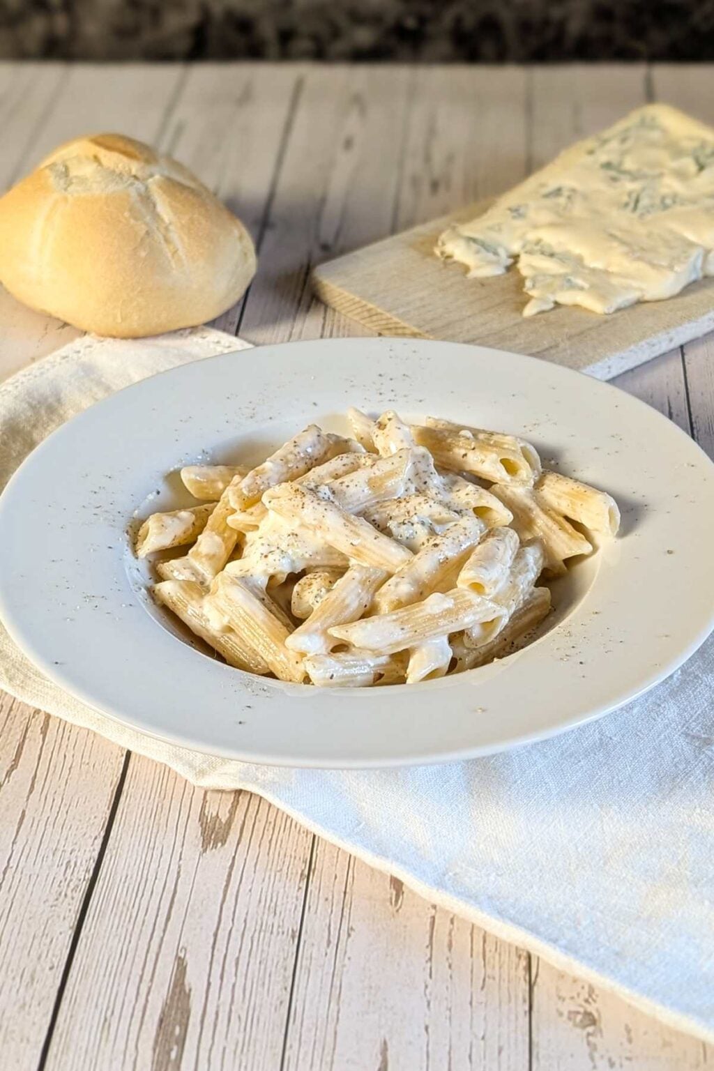 Penne al Gorgonzola (Creamy Italian Gorgonzola Pasta) - Recipes from Italy