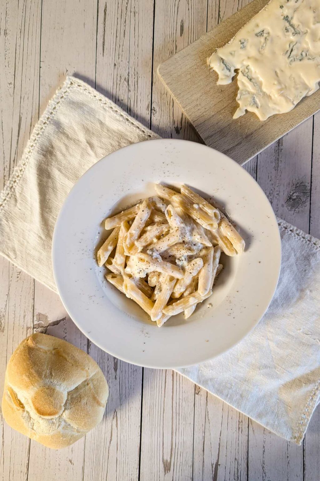 Penne al Gorgonzola (Creamy Italian Gorgonzola Pasta) - Recipes from Italy