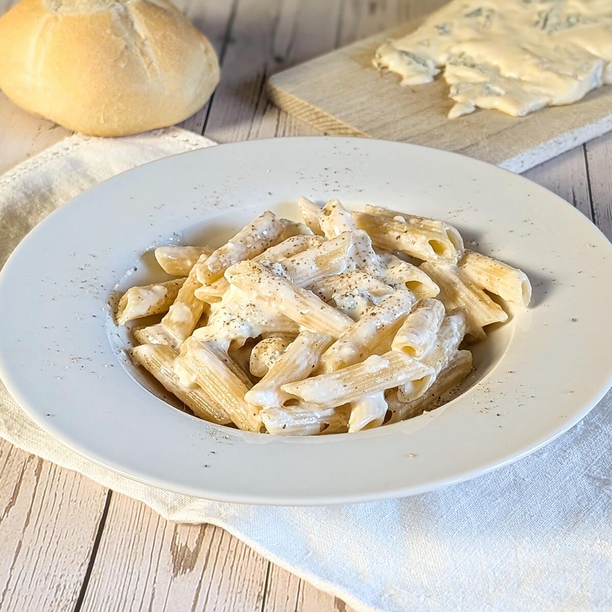 Penne al Gorgonzola (Creamy Italian Gorgonzola Pasta) - Recipes from Italy